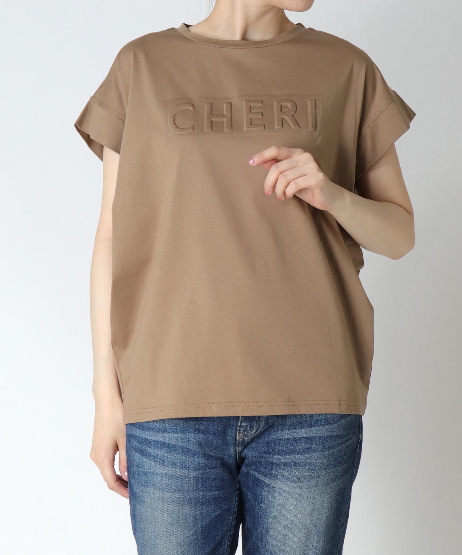CHERI エンボスロゴヤッコ Tシャツ | AND ON JIONE STORE CHERI エンボスロゴヤッコ Tシャツ | AND ON JIONE STORE